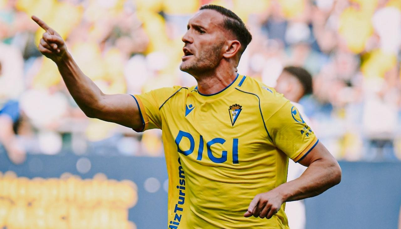 Lucas Pérez salva al Cádiz y el Zaragoza baja a Primera RFEF